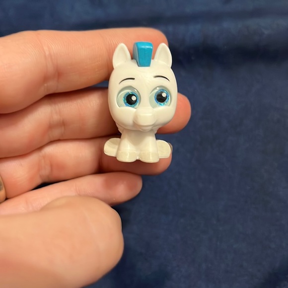 Disney | Toys | Disney Doorables Ultimate Collectors Case Series 8 ...